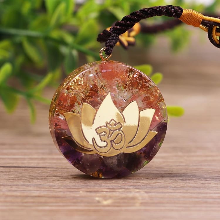 Collier Orgonite ’Fleur de Lotus’ en Améthyste – Le Temple Yogi