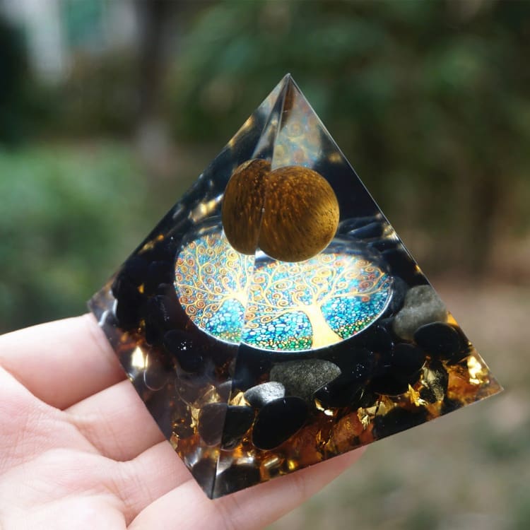 Pyramide en Orgonite Obsidienne et Péridotite de 10cm – Le Temple Yogi